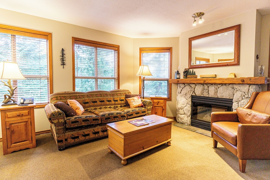 Aspens #209 Prime Ski-in Ski-out! Pool, Hot Tubs! - 휘슬러