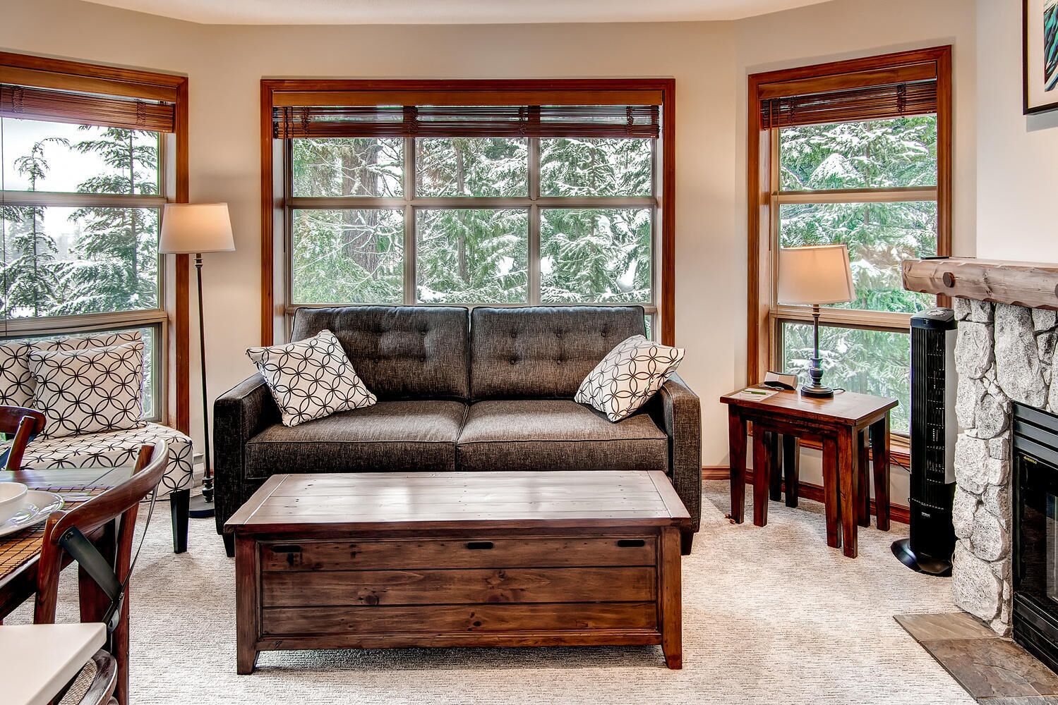 Aspens #412 Prime Ski-in Ski-out Location! Pool, Hot Tubs, Bbq, Sleeps 6 - Whistler Blackcomb