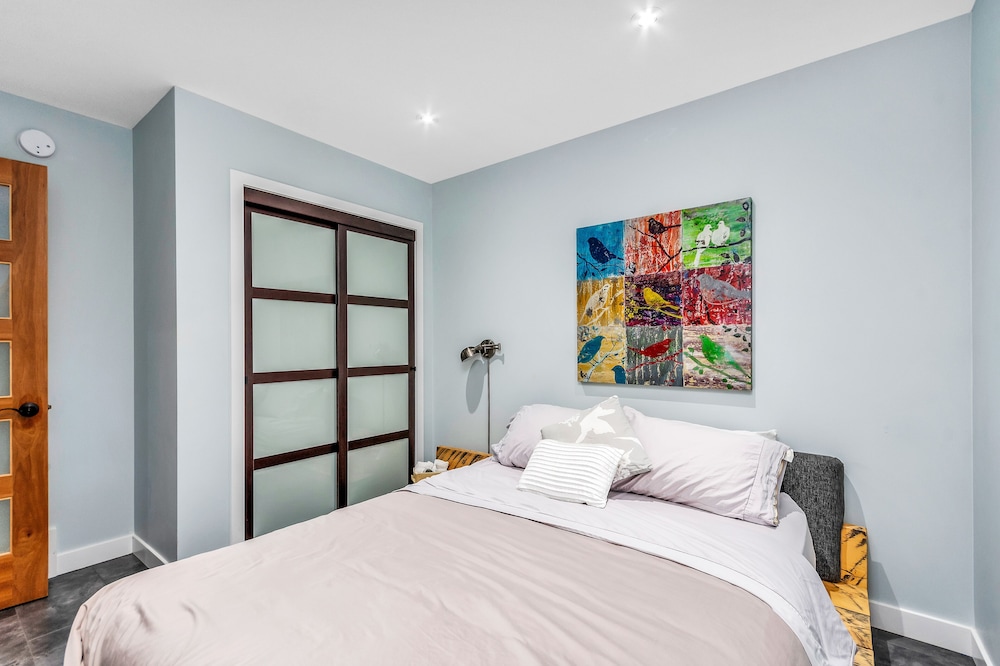 Scandinavian-inspired Spa Retreat- Downtown Regina - Regina