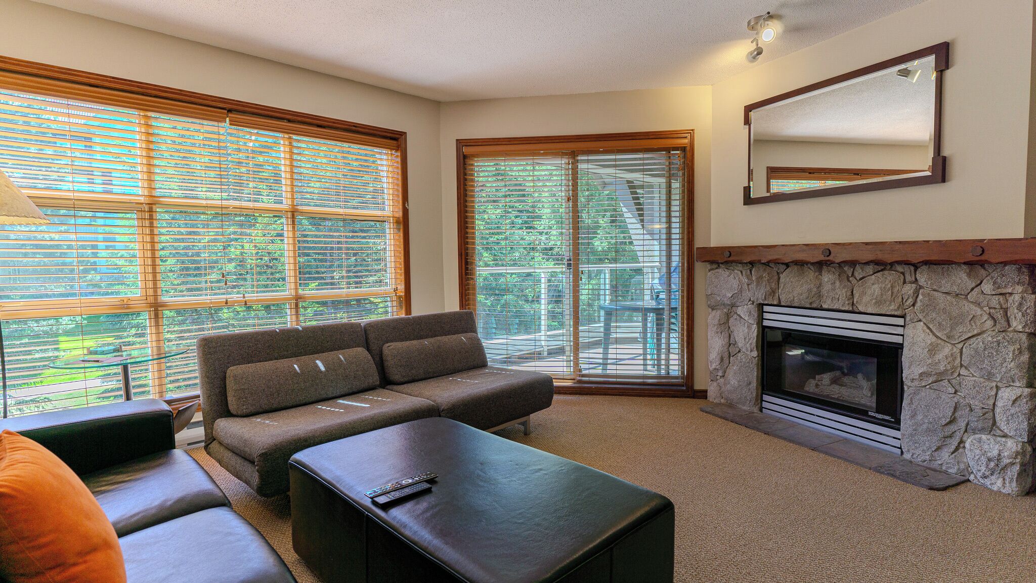 Aspens #549 Prime Ski-in Ski-out! Pool, Hot Tubs! - 휘슬러