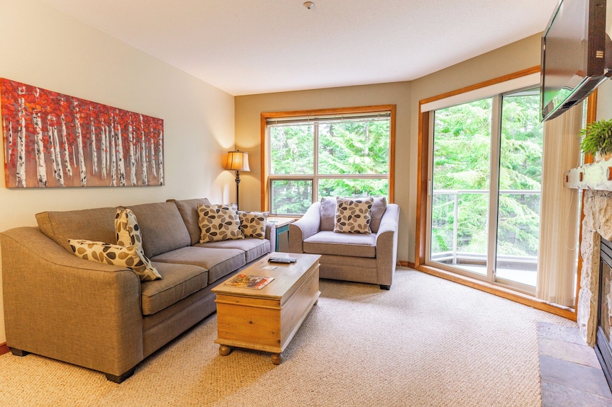 プライムスキーインスキーアウト プール、ホットタブ、バーベキュー、眠る4(328) - ウィスラー