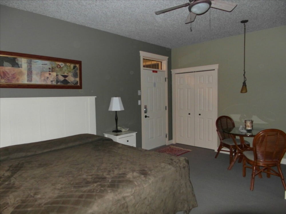 Relaxing Resort Retreat - Swim Golf Or Ski 3 Bedroom Property At Bighorn Meadows - Radium Hot Springs