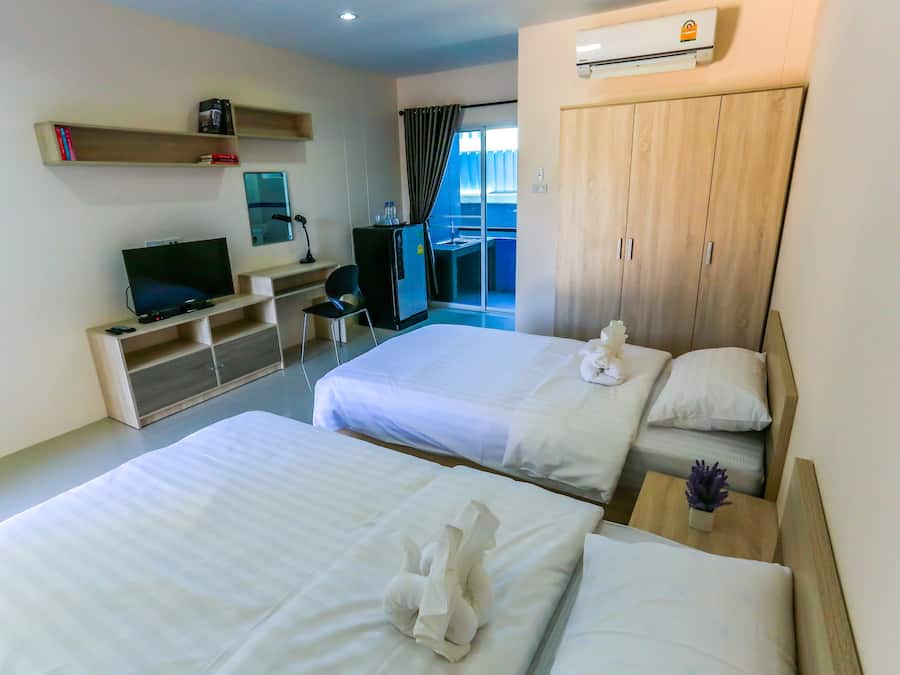 Quarto Twin Standard | Secretária, cortinas/cortinados opacos, Wi-fi grátis