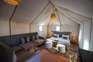 Tenda Deluxe, várias camas | 1 quarto, edredões de penas, com decoração personalizada