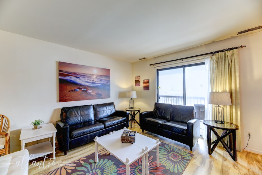 V73 - Beautiful 3br/2ba Ocean View! Pet-friendly! Just One Bldg From The Beach! - Ocean City, MD