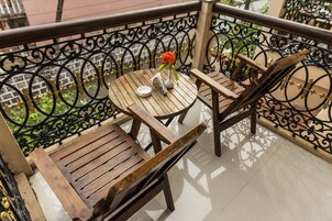 Quarto Duplo Deluxe, 1 cama king-size, não fumadores, vista para o jardim | Varanda