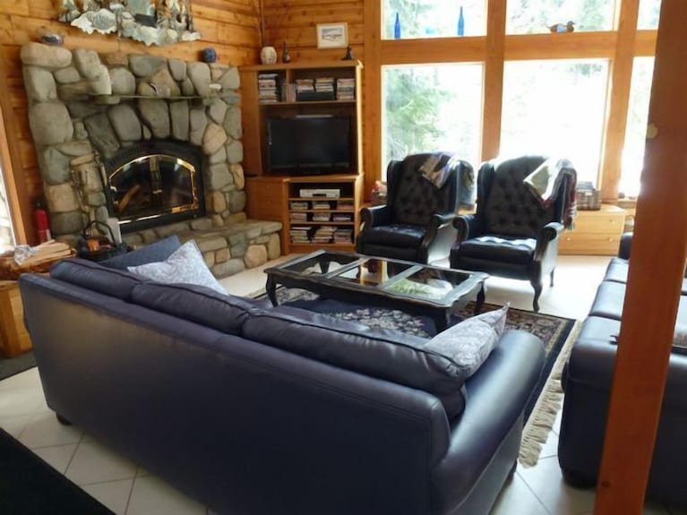 Incredible Mountain Log Home On Methow River - Cutthroat Lake, WA