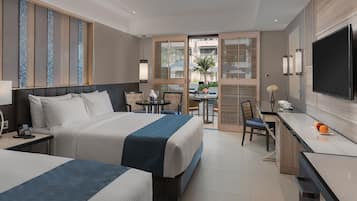 Quarto premier, acesso à piscina | Frigobar, cofres nos quartos, escrivaninha