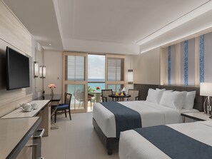 Minibar, cofre no quarto, secretária, ferro/tábua de engomar 