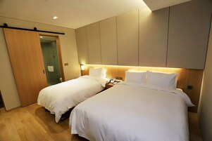 Quarto Twin Familiar (Superior Type) | Wi-fi grátis, com decoração personalizada, com mobília individualizada