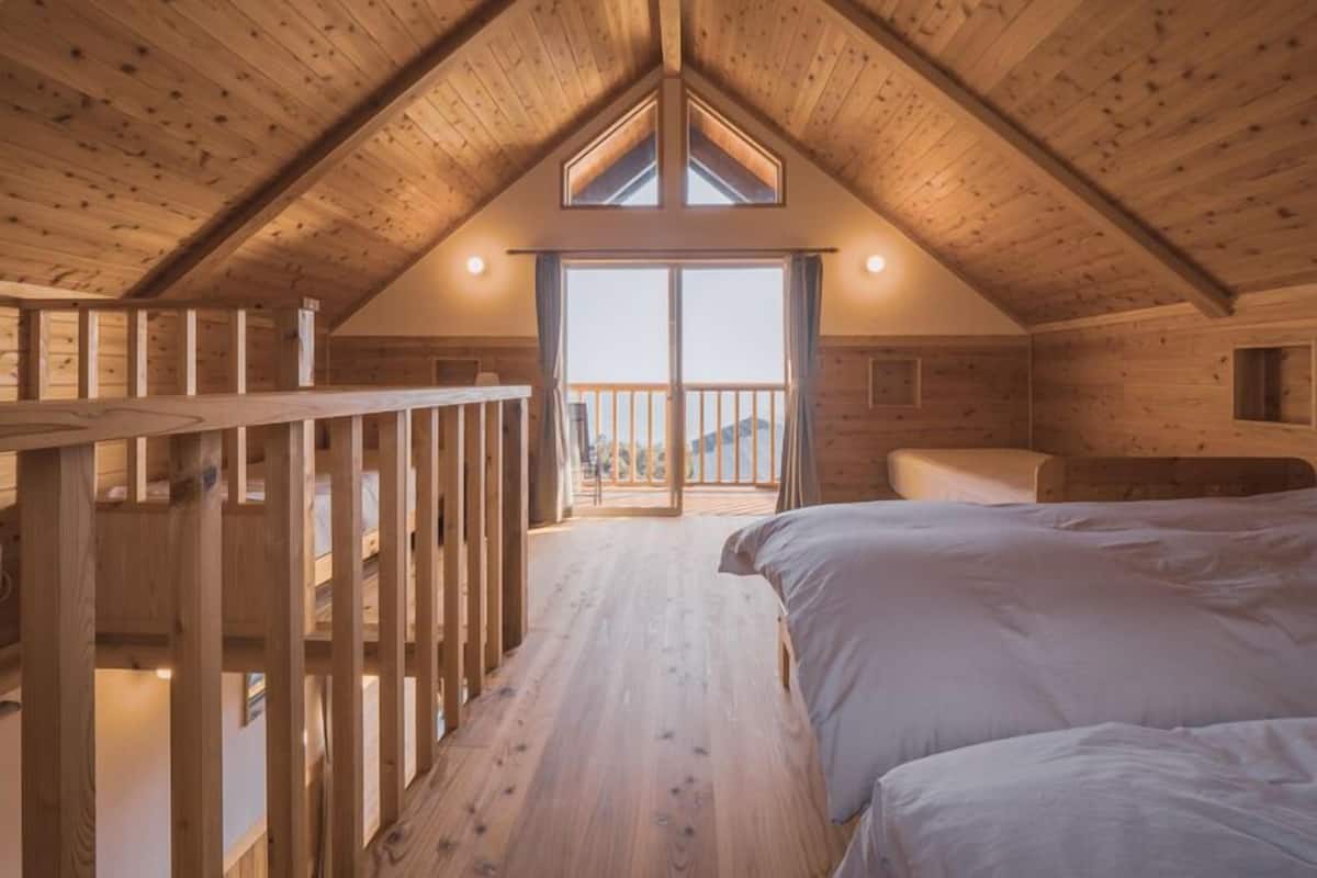 Frigobar, escrivaninha, berços grátis, roupa de cama