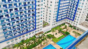 6 piscinas externas