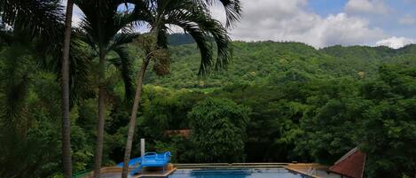 2 piscinas exteriores