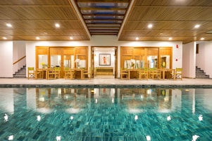 Piscina interior, da(s) 7:00 à(s) 21:00, espreguiçadeiras 