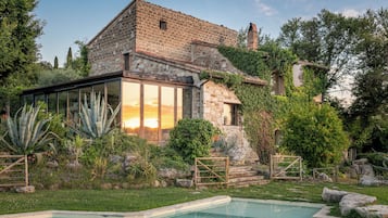 Vila exclusiva, 5 quartos, vista para a piscina | Terraço/pátio