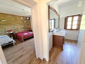 Villa Superior, banheira de hidromassagem grande, vista para o parque | Roupa de alta qualidade, secretária, cortinas/cortinados opacos 