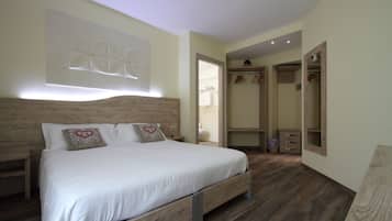 Quarto Duplo ou Twin Superior | Minibar, secretária, secretária adequada para computadores portáteis