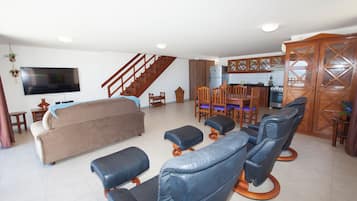 Penthouse, 2 quartos (Apenas Transferência Bancária) | Sala de estar | TV de ecrã plano, leitor de DVD