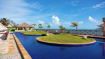 2 piscinas exteriores