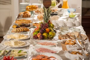 Pequeno-almoço tipo buffet diário incluído