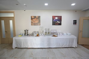 Café da manhã continental grátis todos os dias