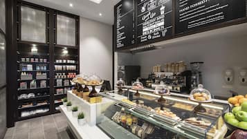 Café da manhã completo todos os dias mediante uma taxa