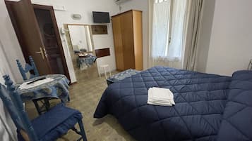 Quarto Duplo ou Twin Económico | Edredões de penas, Wi-fi grátis, roupa de cama fornecida