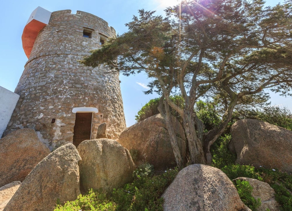 Romántica Torre De La Edad Media En La Costa De Cerdeña - Santa Teresa Gallura