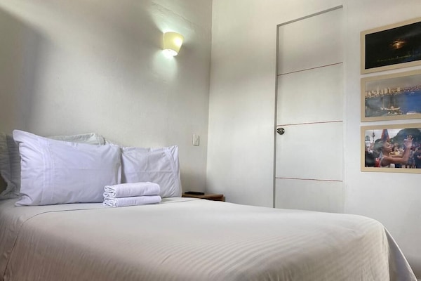 Quarto solteiro | Roupas de cama premium, cofres nos quartos, individualmente decorados