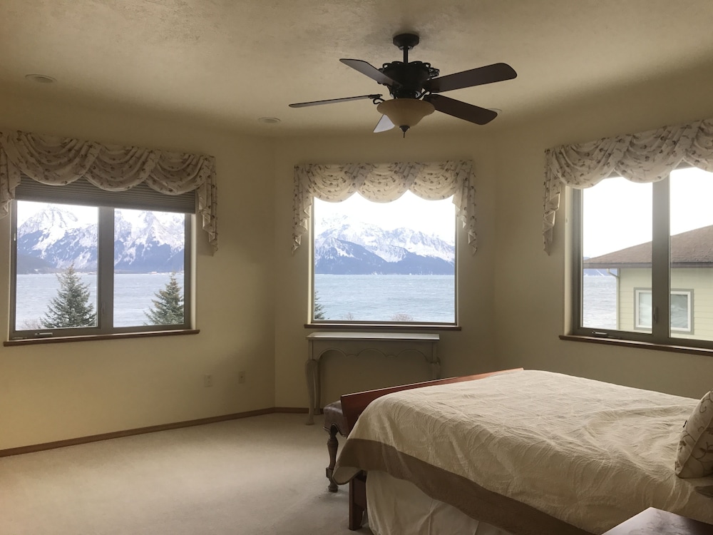 Front Row Townhouse - Alaska SeaLife Center, Seward