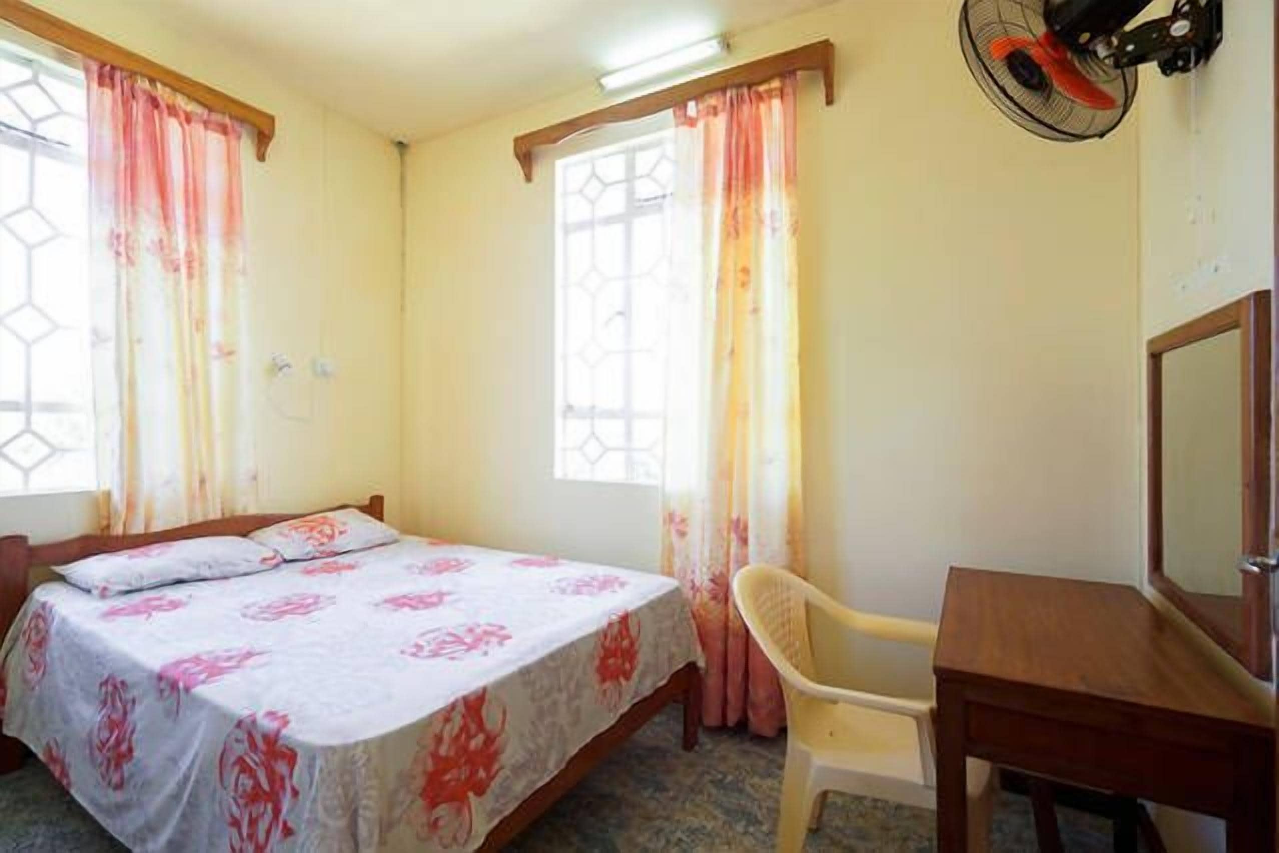 Apartamento, 2 quartos | Cofre no quarto, ferro/tábua de engomar, berços/camas para crianças 