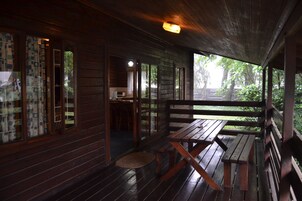 Cabana de Madeira Familiar, 2 quartos | Terraço/pátio interior