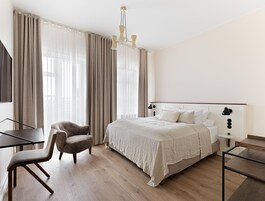 Superior standard room | Secretária, secretária adequada para computadores portáteis 