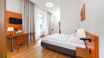 Quarto Duplo, 1 cama queen-size (160x200cm bed) | Secretária, cortinas/cortinados opacos, quartos insonorizados