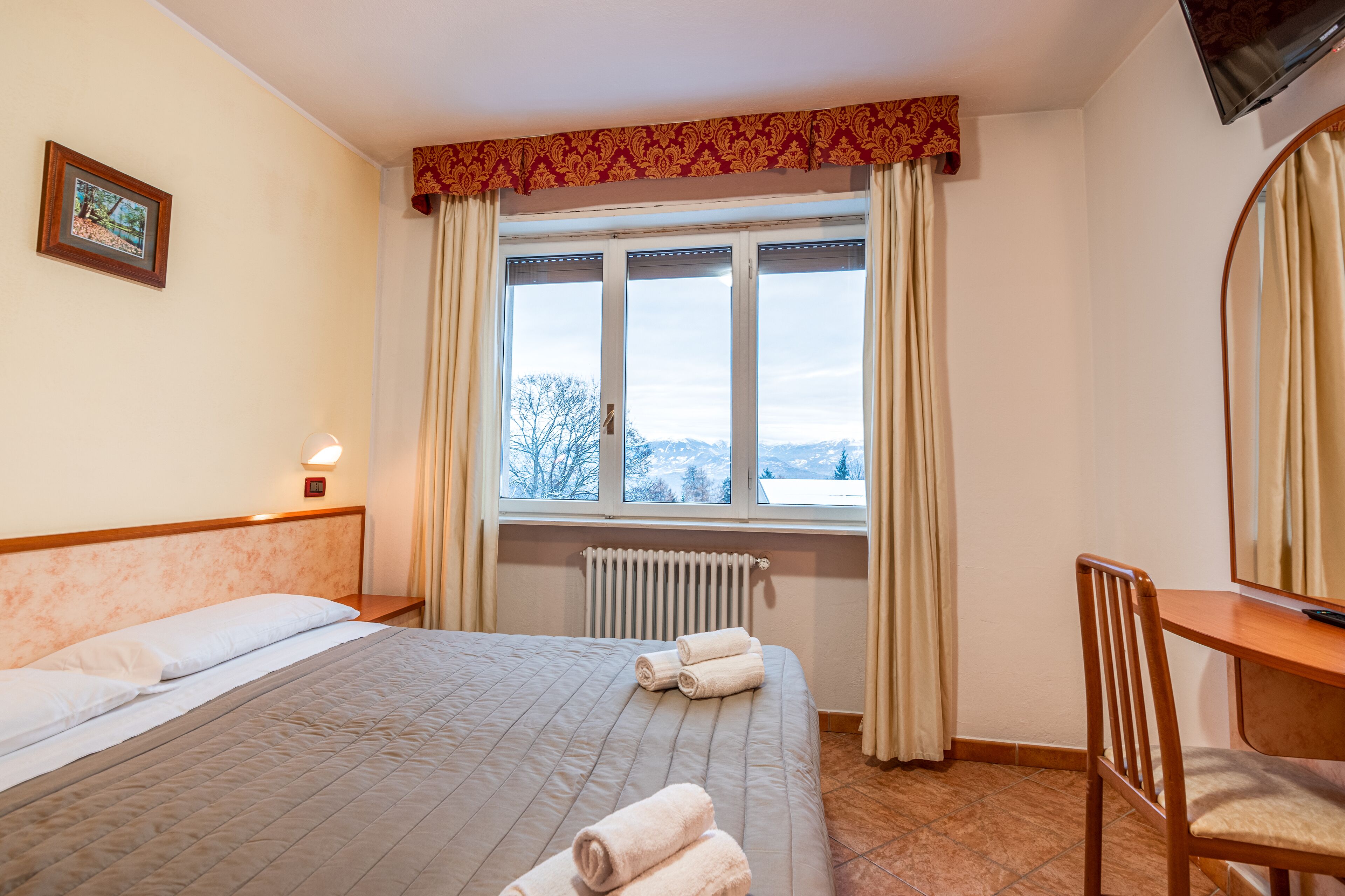 Quarto casal standard | Cofres nos quartos, escrivaninha, Wi-Fi de cortesia, roupa de cama