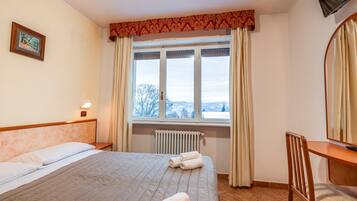 Quarto casal standard | Cofres nos quartos, escrivaninha, Wi-Fi de cortesia, roupa de cama