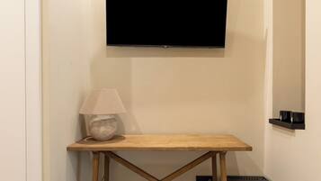 Quarto Duplo Standard | Sala de estar | TV de ecrã plano