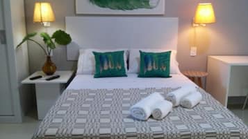 Loft | Minibar, secretária, cortinas/cortinados opacos, ferro/tábua de engomar