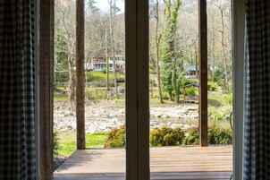 Apartamento grand, 1 cama King, lareira, vista para o rio | 1 quarto, individualmente decorados, individualmente mobiliados