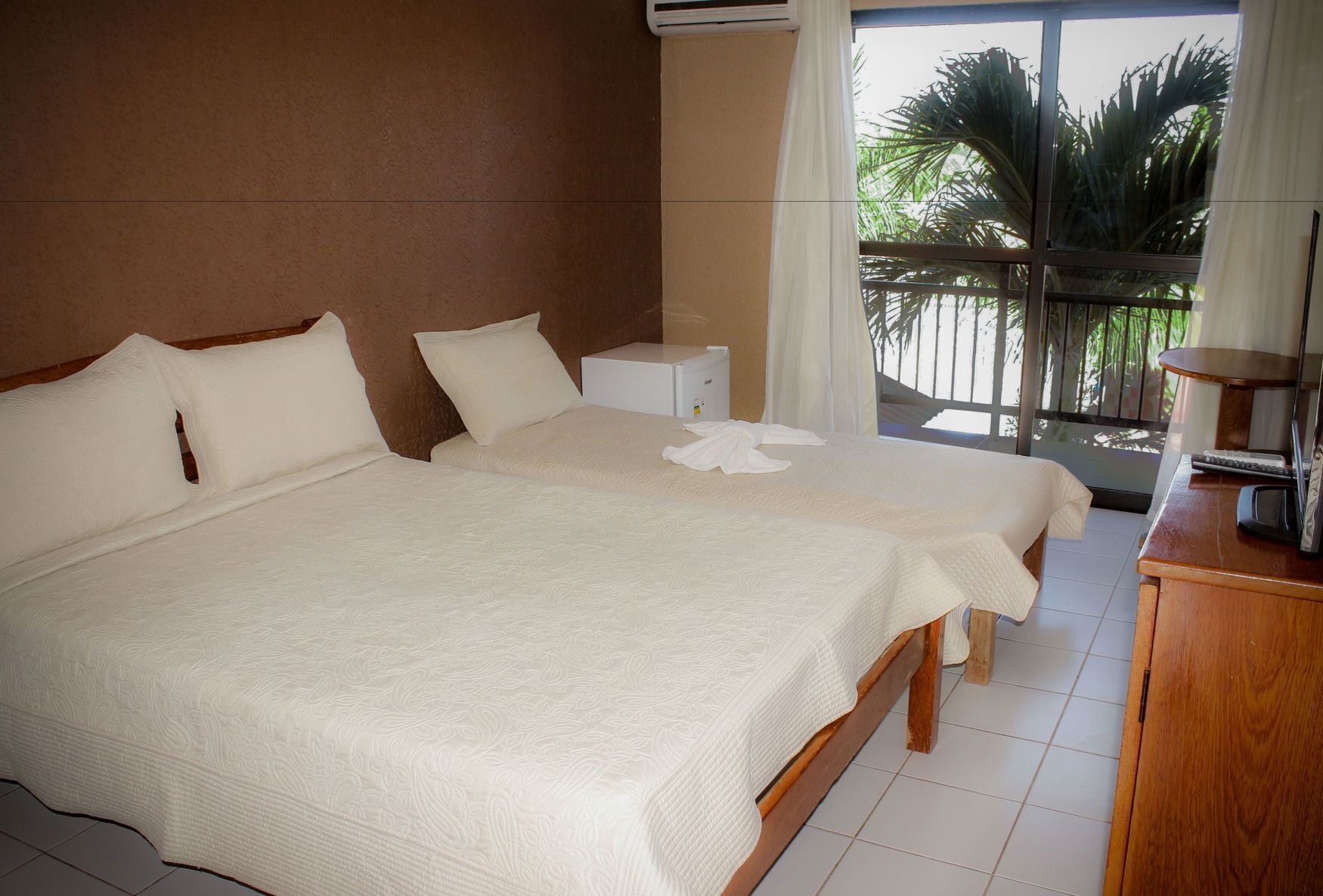 Minibar, cortinas/cortinados opacos, ferro/tábua de engomar 