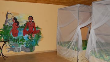 Quarto Quádruplo Standard | Cofre no quarto, secretária, Wi-fi grátis, roupa de cama fornecida