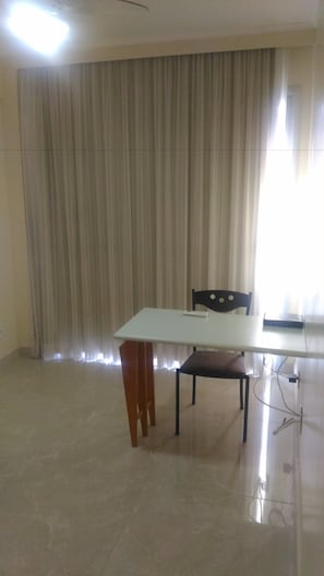 Apartamento 1301 | Equipamento para trabalhar no quarto
