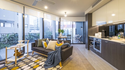 First Class Residence + Free Parking, Queen St Cbd - Spring Hill