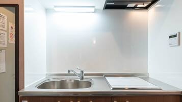 Quarto quádruplo, para não fumantes | Cozinha privada | Geladeira, micro-ondas