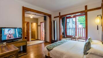 Quarto Duplo Deluxe, vista para a montanha | Roupa de alta qualidade, secretária, cortinas/cortinados opacos