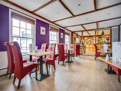 The Murray Arms Hotel