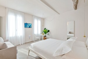 Suite de Luxo, 1 cama king-size, no edifício anexo | 1 quarto, camas de colchão viscoelástico, minibar, cofre no quarto
