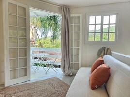 Apto Aroeira \- Quinta da Margem (Apto 01) | Área de estar | TV 32 polegadas com canais digitais