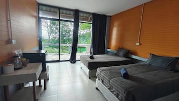 Bungalow with Sea View | Minibar grátis, secretária