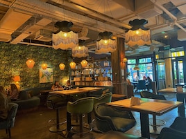 Pequenos-almoços, almoços e jantares servidos